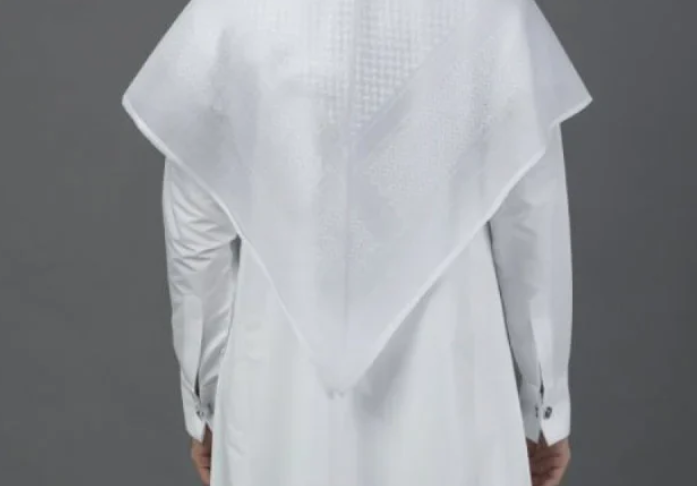 The symbolism of the white Arabian square scarf in Arab culture – Rose ...