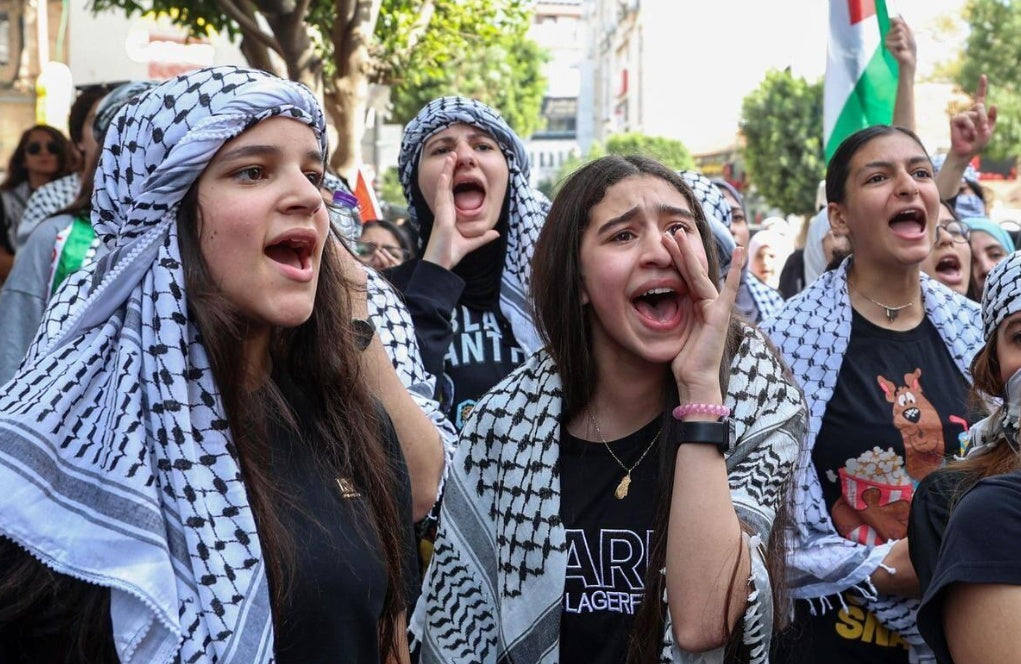 Is a keffiyeh religious？ – Rose scarves & shawls